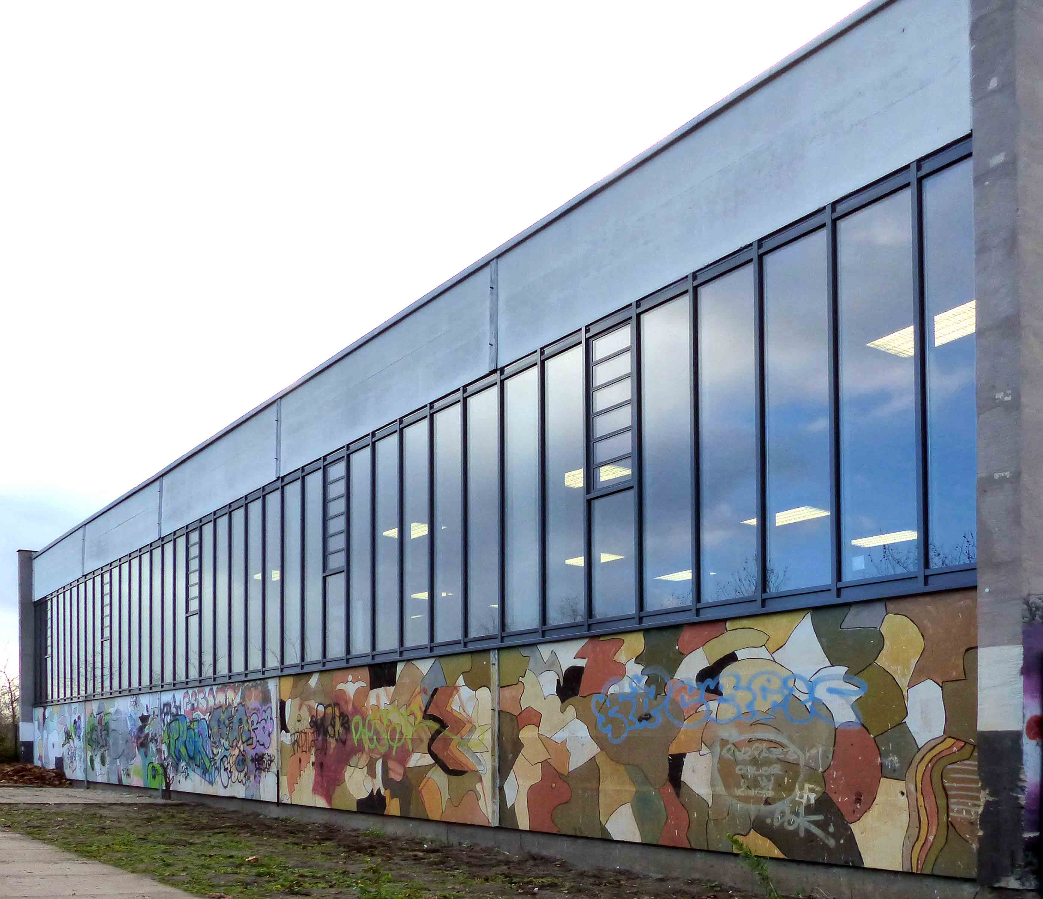 Fassaden aus Aluminium oder Stahl auch in Verbindung mit Glas von MFT ...